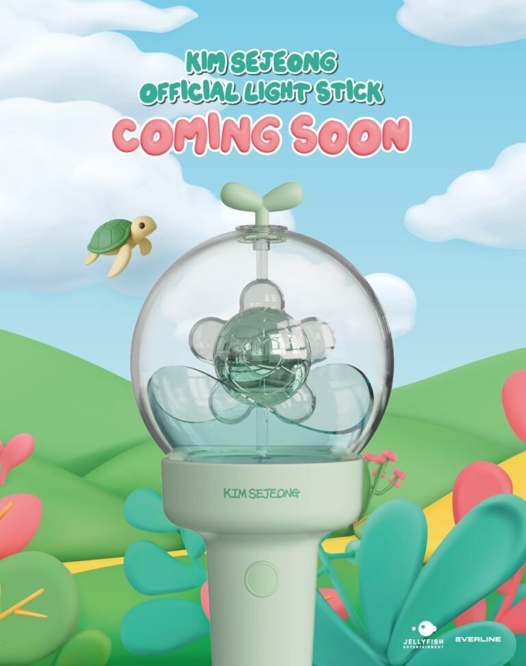 Kim Sejeong Unveils a Soft and Heartwarming New Official Light Stick ...
