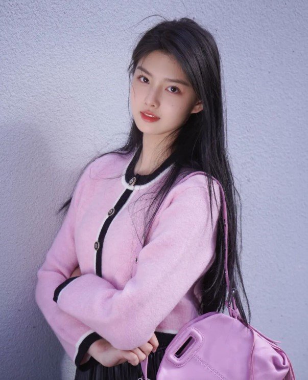 Ai Mi’s Rising Momentum Draws Attention As Young Actress Enters Key ...